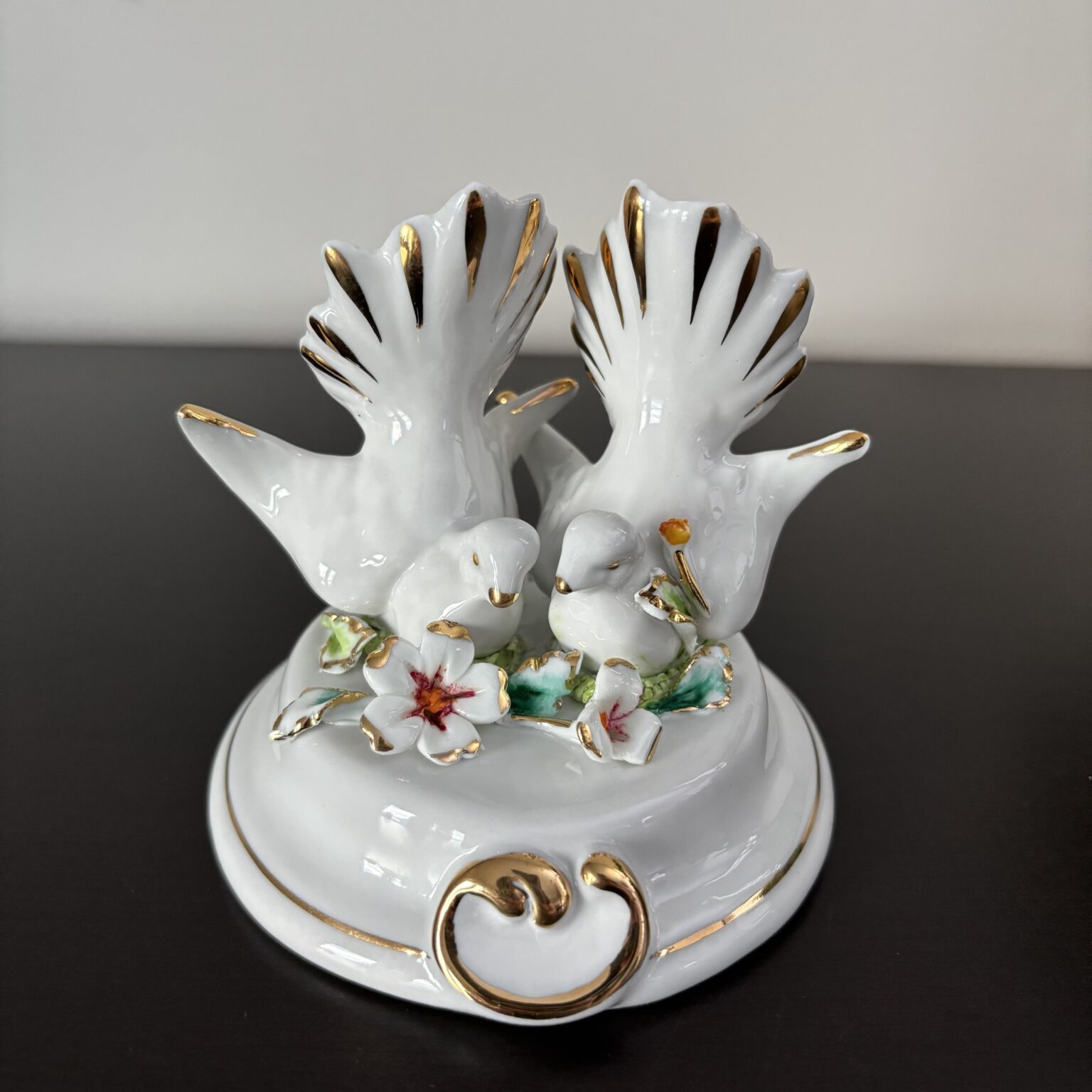 Capodimonte Italian porcelain doves | Antiquaria Shop